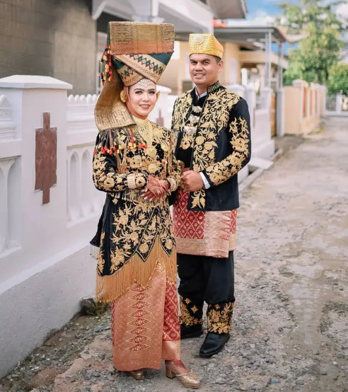 Pakaian Adat Suku Minang, Memiliki Makna Simbolis yang Dalam dan Indah ...
