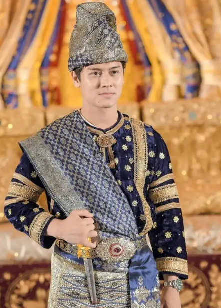 Pakaian Adat Suku Minang, Memiliki Makna Simbolis yang Dalam dan Indah pada Warna dan Bentuknya